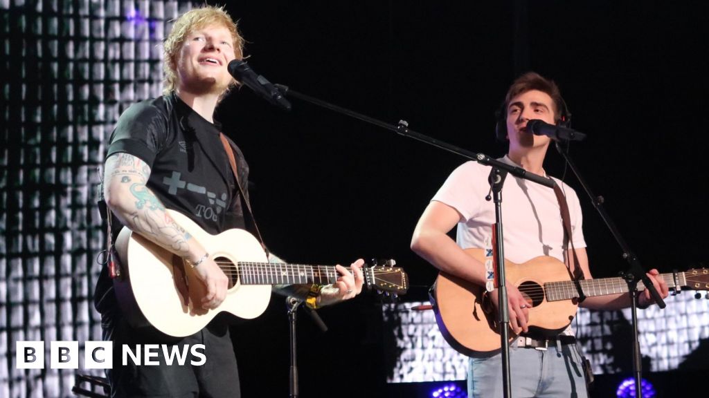Ed Sheeran invites Wiltshire singer from crowd up on stage - BBC News