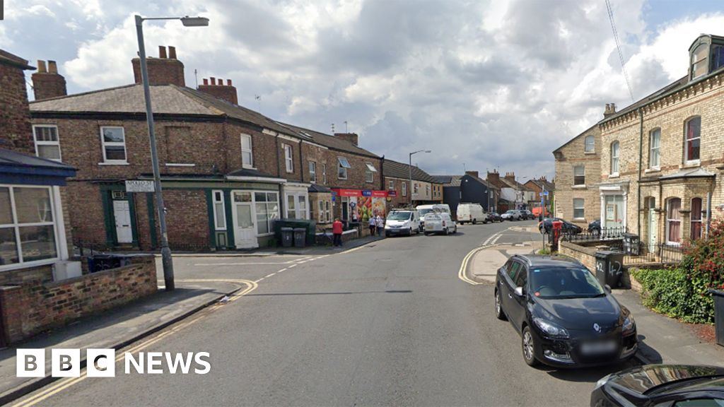Man, 25, arrested after 33-year-old stabbed in York - BBC News