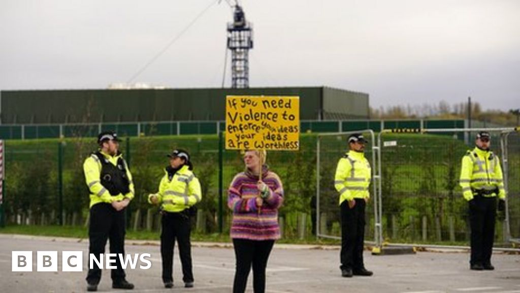 Experts call for review of quake limits on UK fracking - BBC News