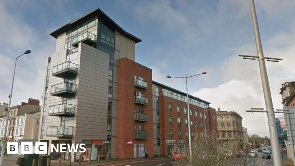 Another Cardiff Bay private flat block fails cladding test - BBC News