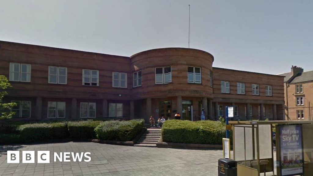 Man who sparked siege given community sentence - BBC News