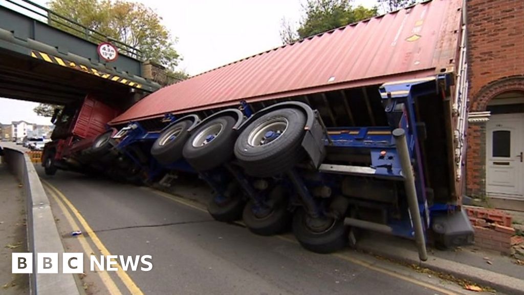 Dover family home hit by second toppling lorry - BBC News