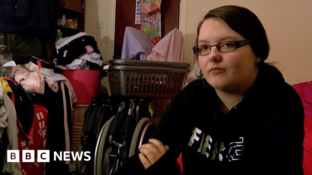 Homeless family of four living in one room - BBC News