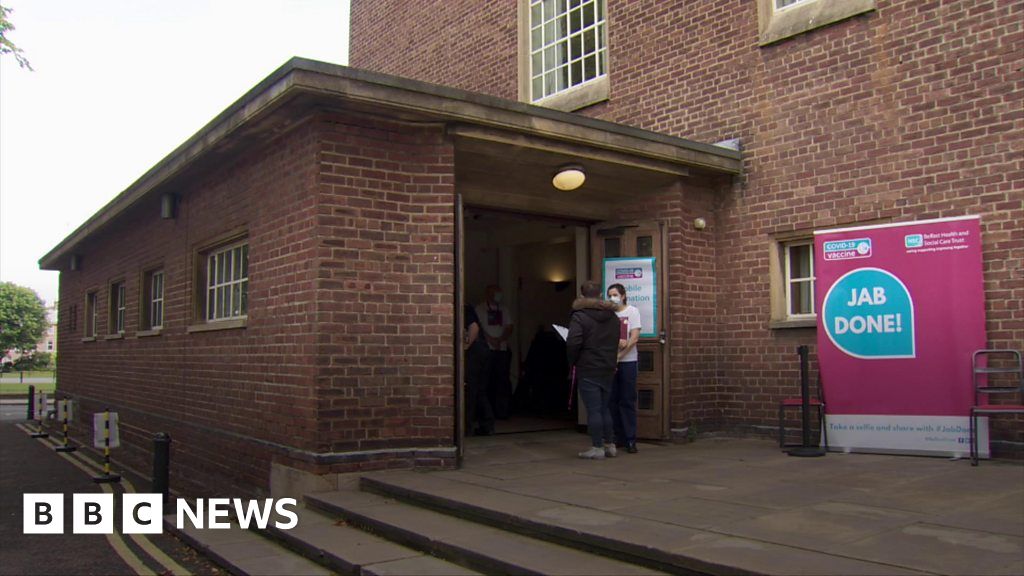Covid-19: a mobile vaccine clinic has opened at Queen's University