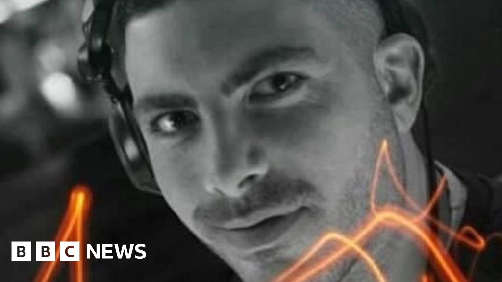 Graham Cox: Man found dead in Bolton murder inquiry named - BBC News