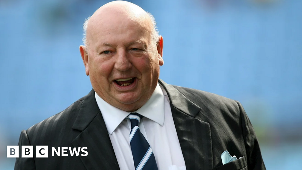 John Sillett: Hundreds turn out to remember cup-winning boss - BBC News