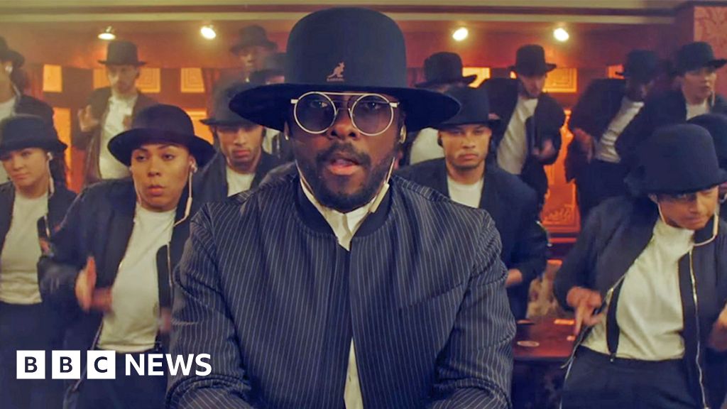 Look who's in the Rovers Return - BBC News