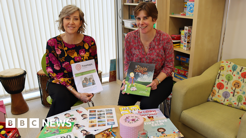 Derbyshire hospice backs call for bereavement lessons in school - BBC News