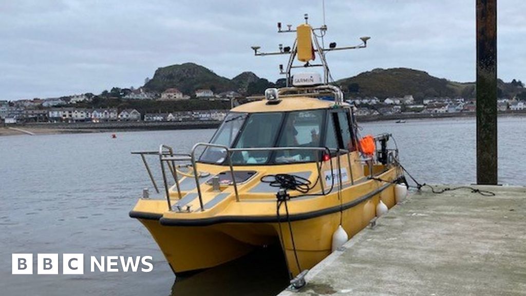 Nicola Faith: Sala search expert hunts for missing fishing boat