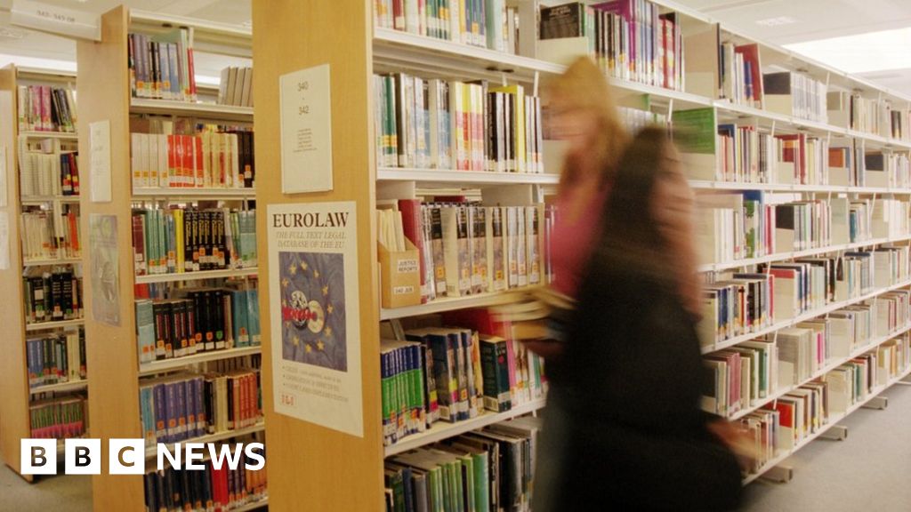 Brexit: UK universities consider EU branches - BBC News