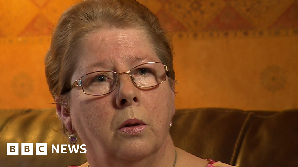 Ian Paterson: How first-known victim's surgery unfolded - BBC News