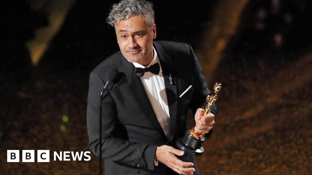 Taika Waititi to make new Star Wars film - BBC News