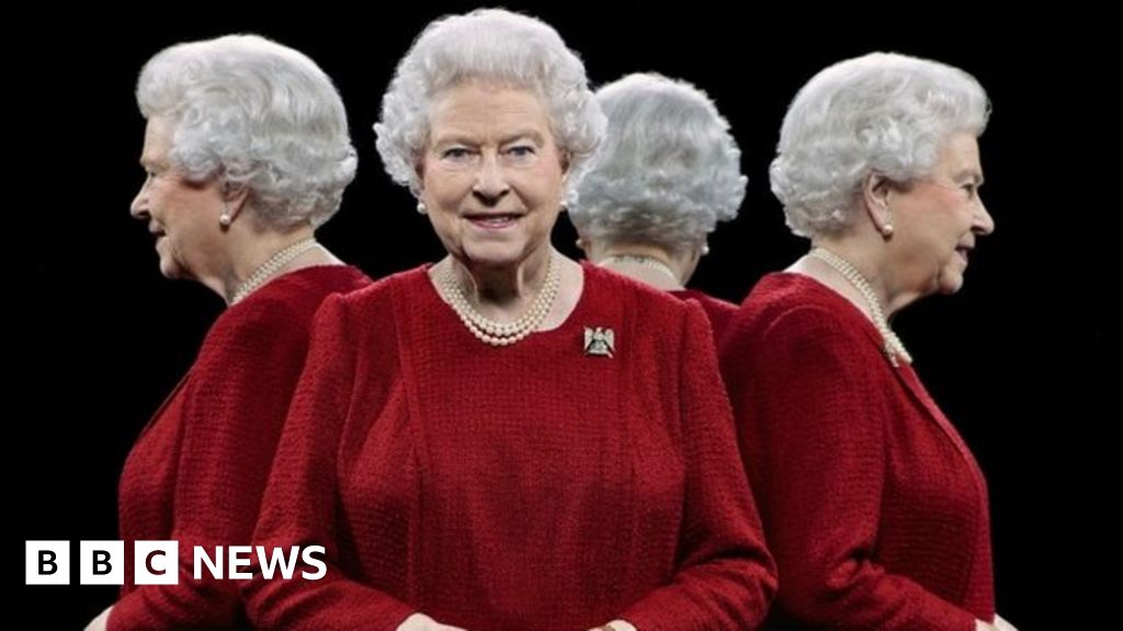 The Queen shows off best sides in quadruple portrait - BBC News