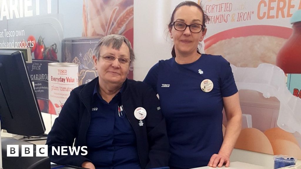 Tesco in Forres introduces 'relaxed' lane - BBC News