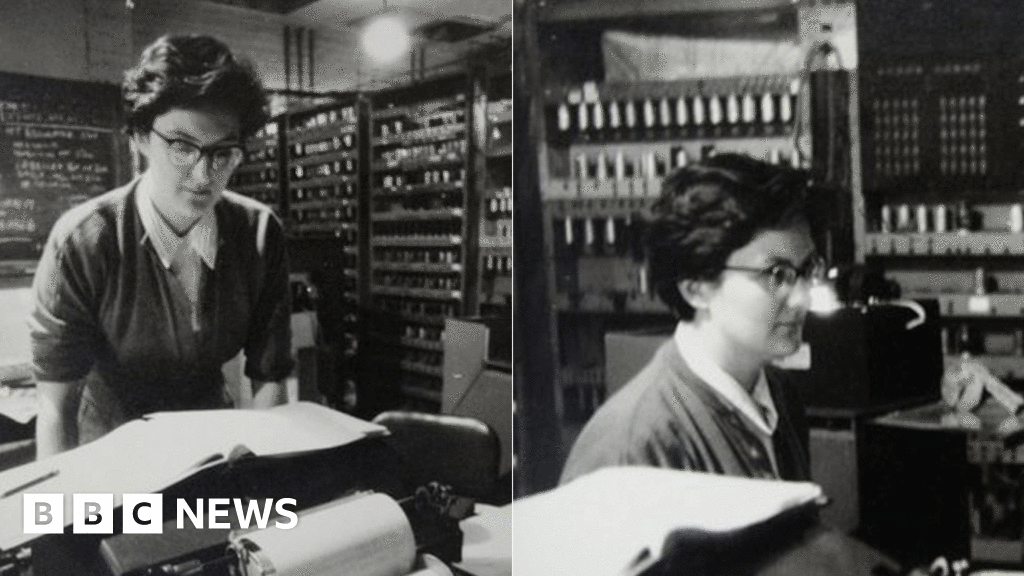 Programming in the early days of the computer age - BBC News