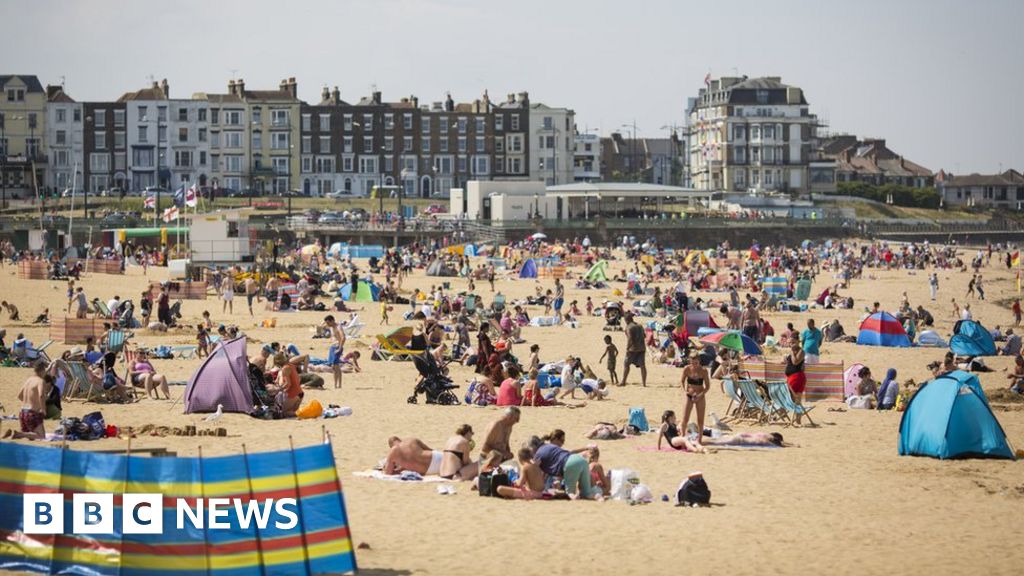 Rail strikes 'catastrophic' for cut-off Margate - BBC News