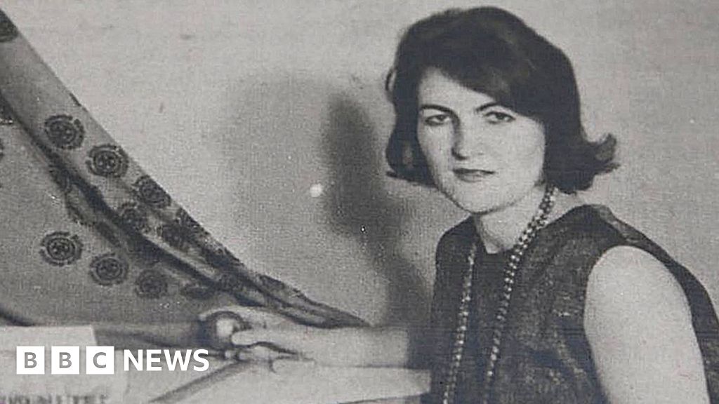 Newtown: Laura Ashley to be celebrated at festival - BBC News