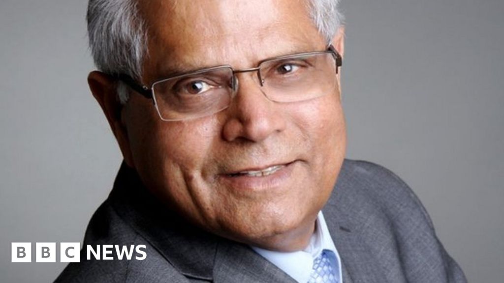 Canada election candidate quits after urinating in mug - BBC News