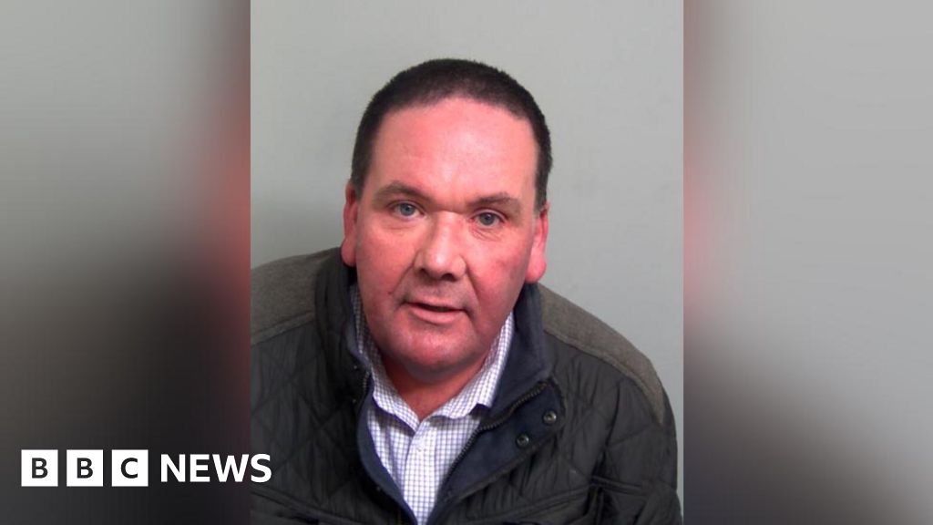 Essex man jailed after he repeatedly dined and dashed - BBC News