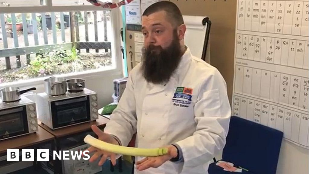 Former chef teaches Devon schoolchildren how to cook - BBC News