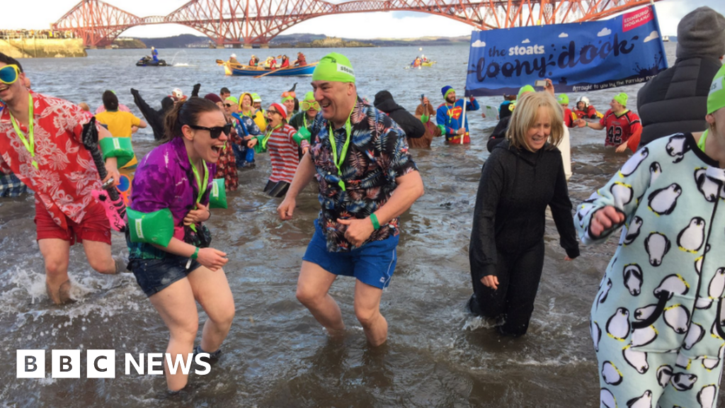 Loony Dookers enjoy a chilly start to the new year - BBC News