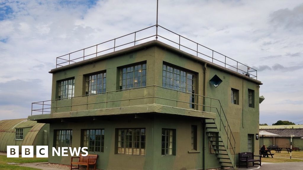 Elvington: Air museum seeks £100,000 to restore WW2 tower - BBC News