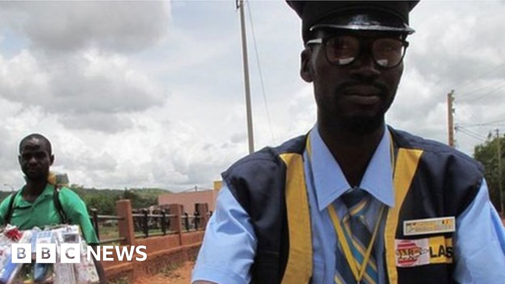 Meeting Mali's most dedicated postman - BBC News