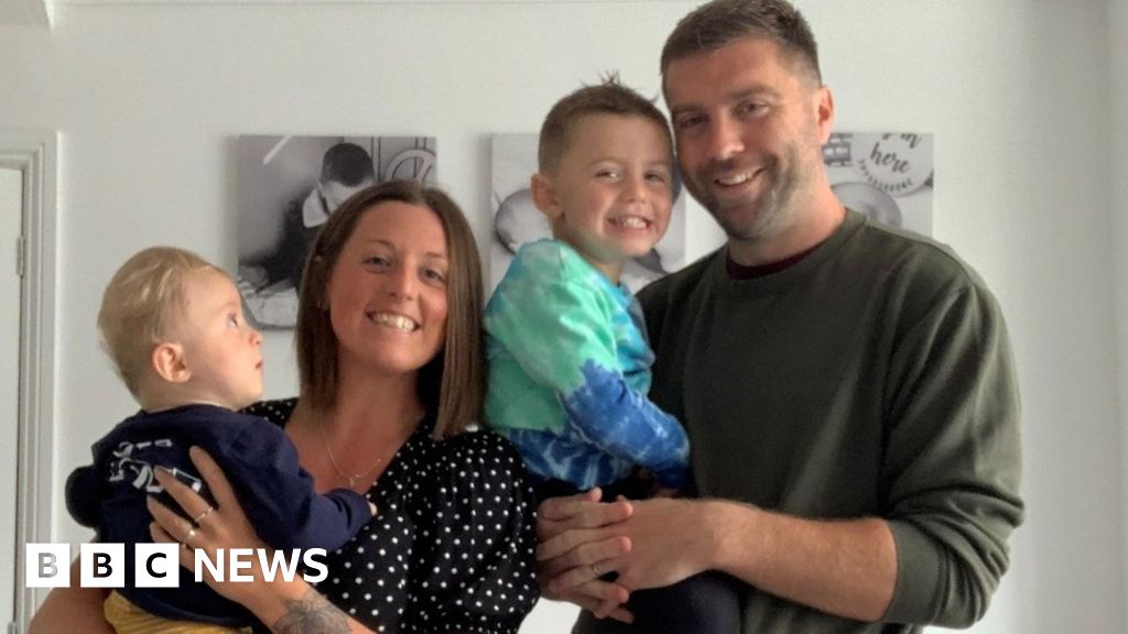 Hull parents' joy as son starts nursery after brain tumour - BBC News