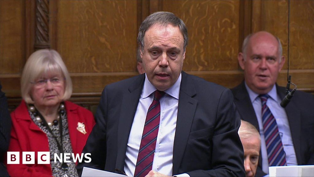 Nigel Dodds asks PM to 'reconsider' Brexit deal - BBC News