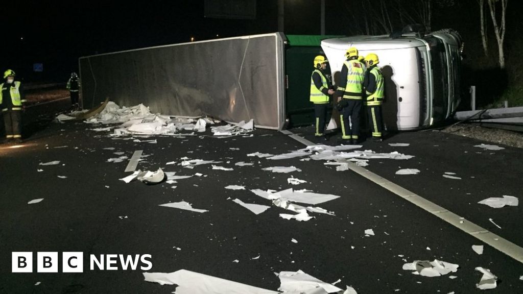 M3 closure as crash lorry sheds paper and diesel - BBC News