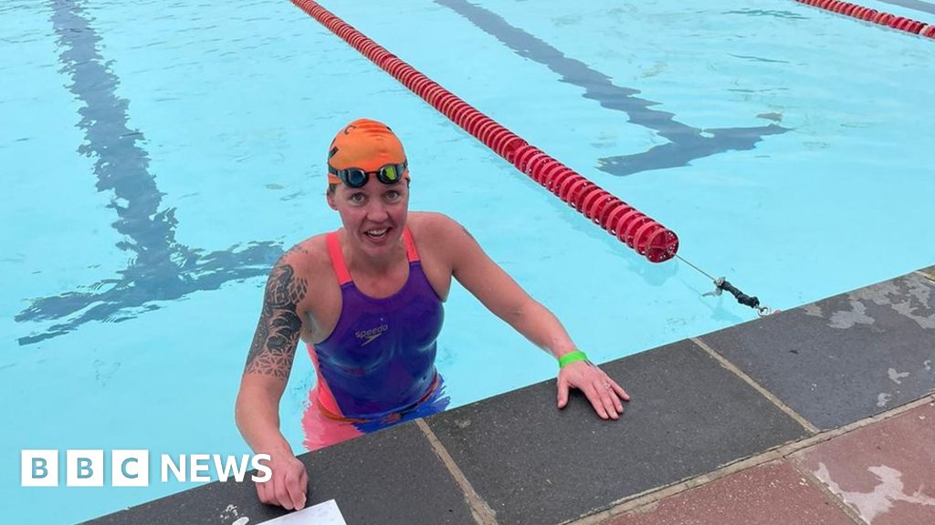 Swimmers from around the world compete in Cheltenham ice swim