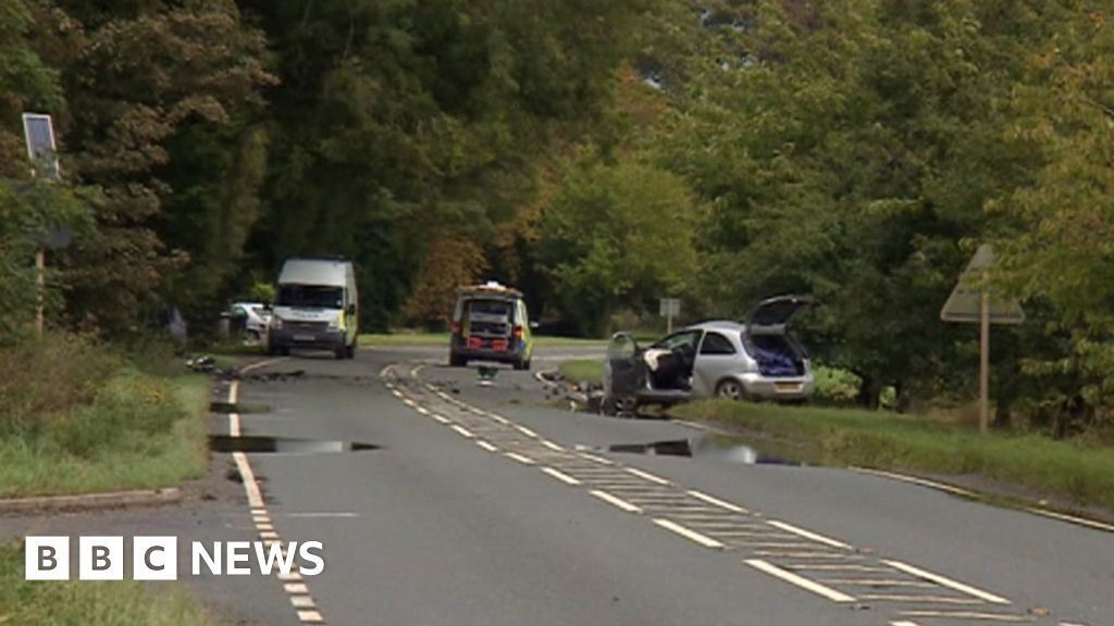 Lincolnshire car crash leaves one dead, another injured Lincolnshire car crash leaves one dead, another injured