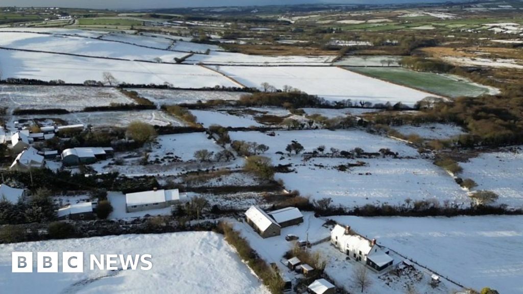 Weather: Snow blankets parts of Wales as temperatures plunge