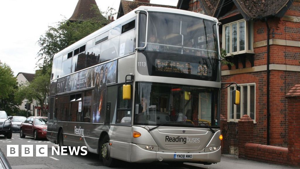 Wokingham: Council offers free buses on Saturdays before Christmas ...