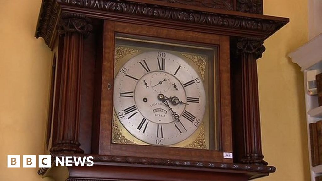 Irish clock that plays God Save the Queen sold for £84,000 - BBC News