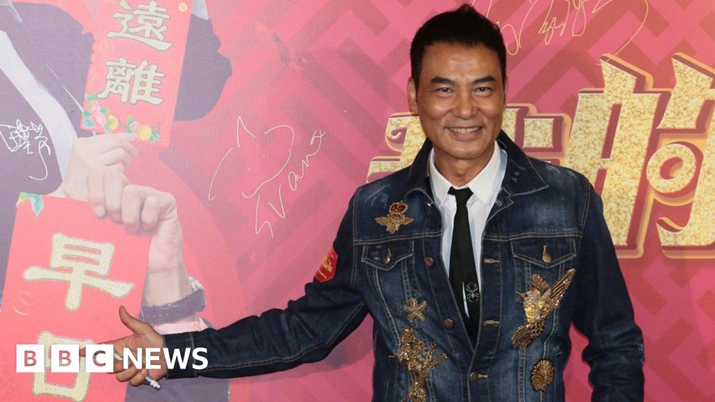 Hong Kong actor Simon Yam stabbed on stage in China - BBC News