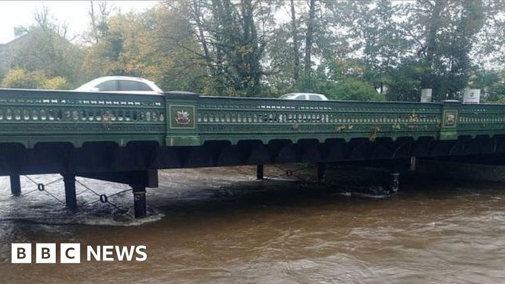 Work on Kendal's flood-hit Victoria Bridge set to begin - BBC News