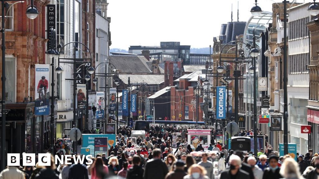 Leeds' new UK Infrastructure Bank opened by chancellor - BBC News