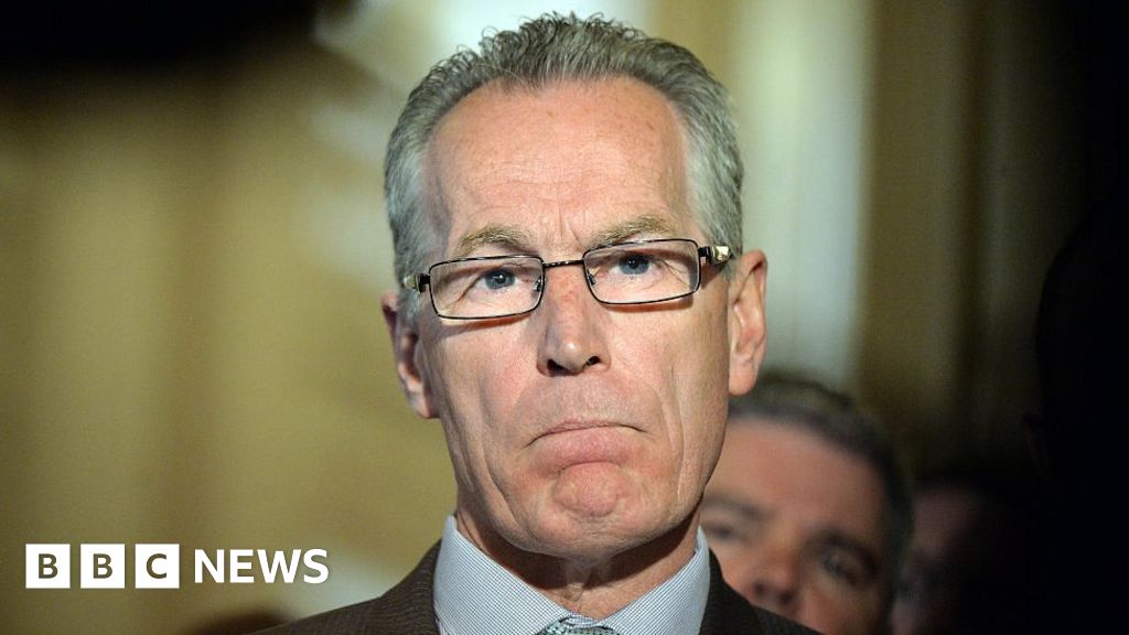 Second Gerry Kelly libel case settled - BBC News
