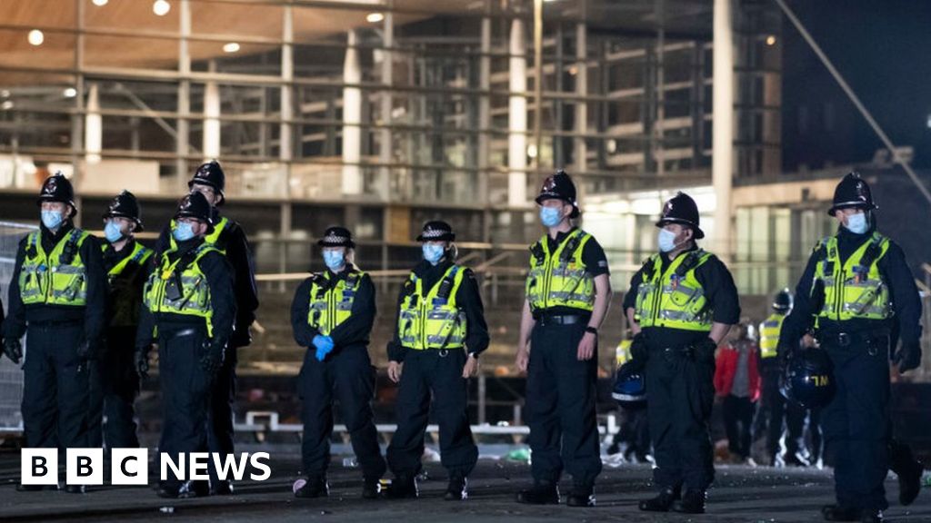 Cardiff: Police get extra search powers after violence - BBC News