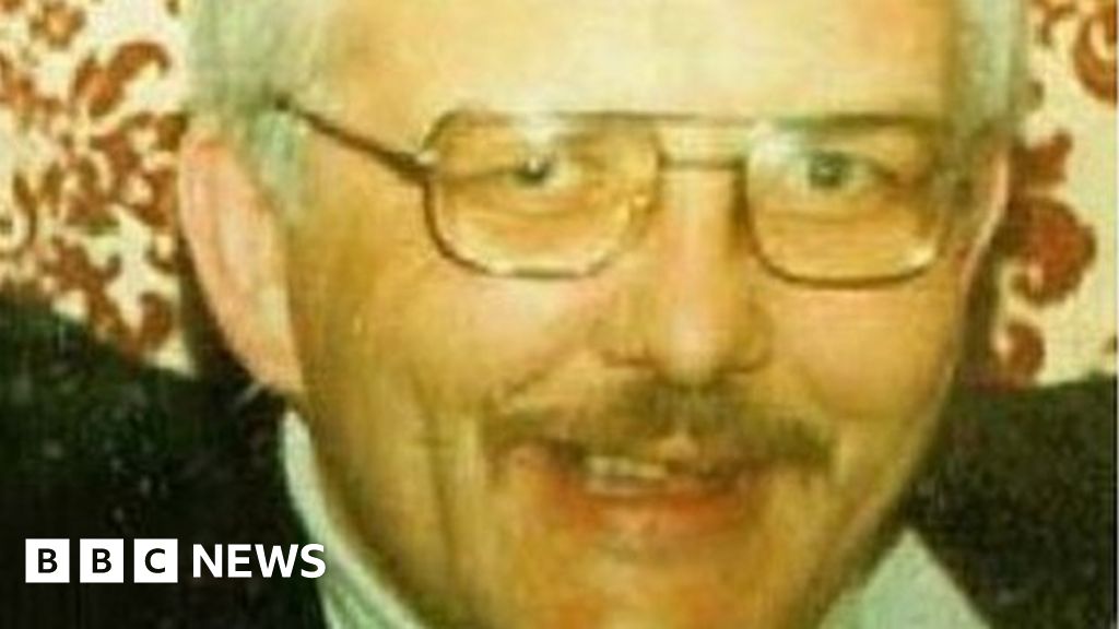 Hillsborough inquests: Fan 'cradled' brother's body - BBC News