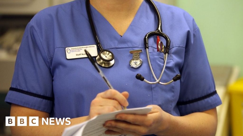 'The NHS is at breaking point': Nurses share their experiences - BBC News