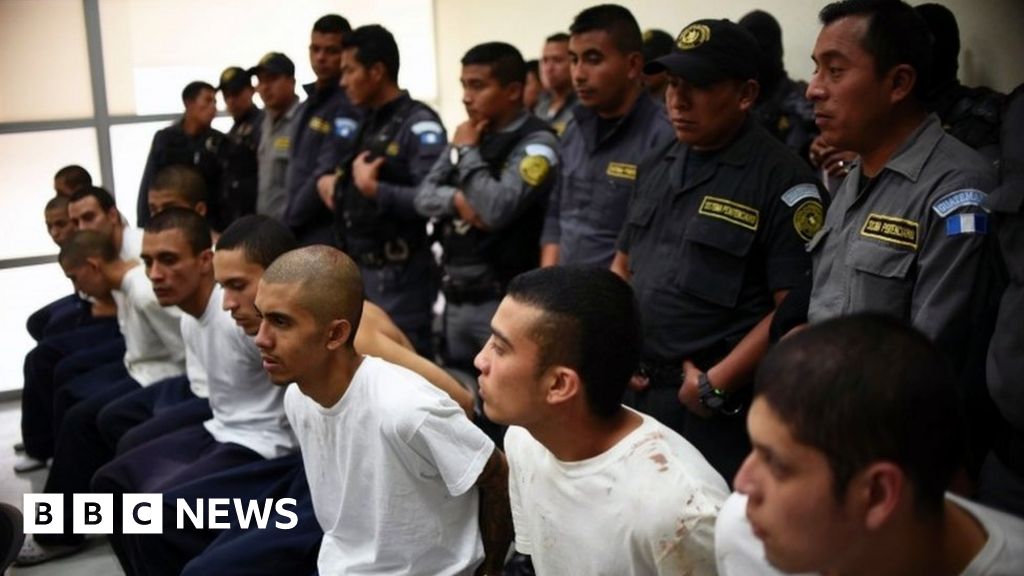 Guatemala youth gangs kill three police officers - BBC News