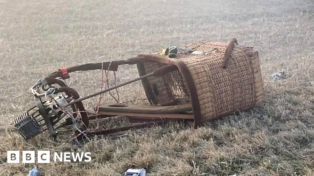 Minnesota: Hot air balloon collides with powerlines - BBC News