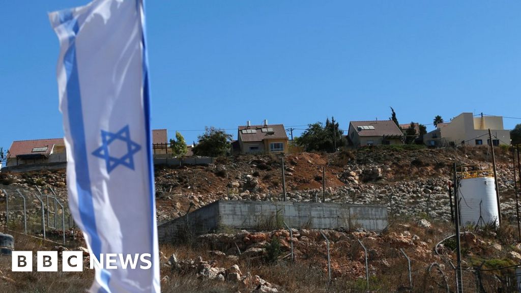 US 'strongly condemns' Israel over new settlement plan - BBC News