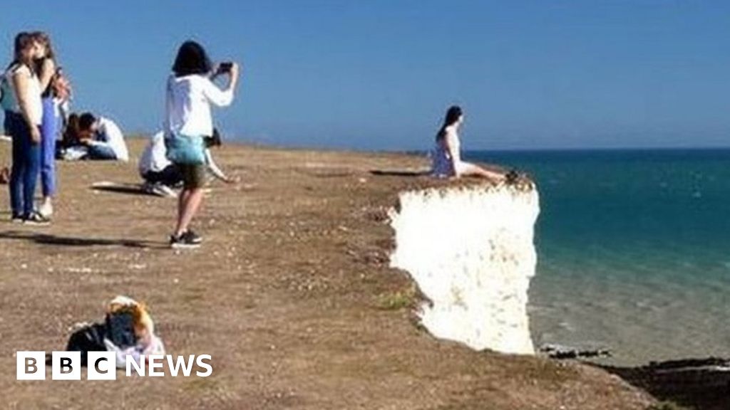 Call for more warnings at Birling Gap cliffs - BBC News