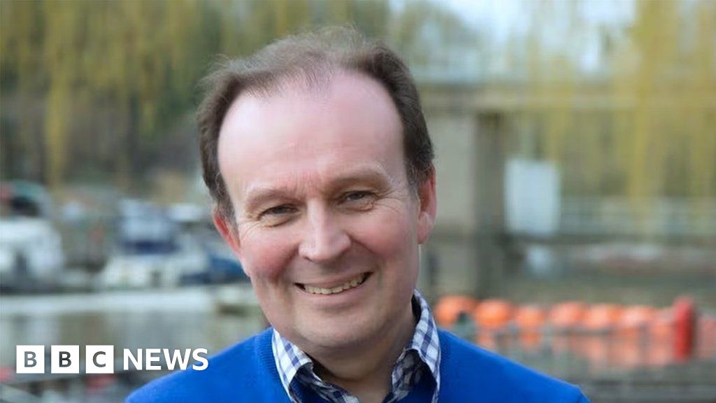 Kent County Council leader Roger Gough survives challenge - BBC News