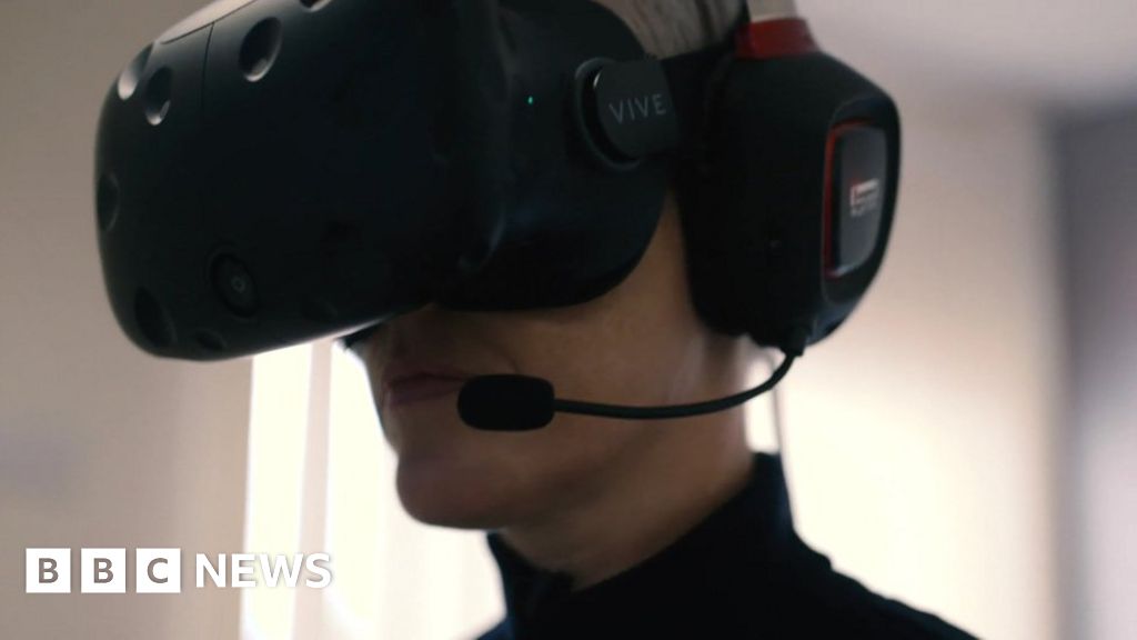 Could virtual reality treat anxiety? - BBC News