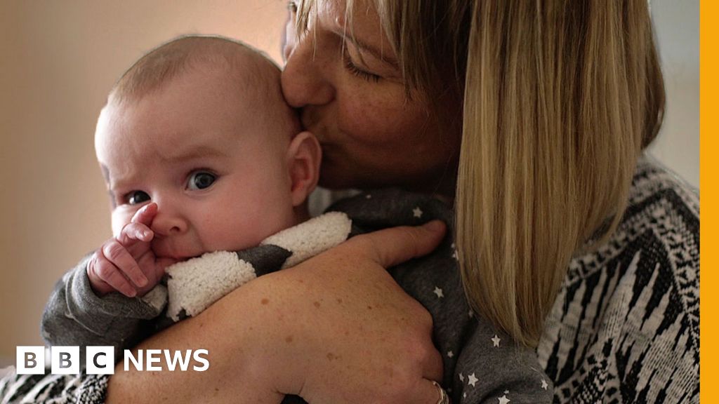 The single mum who can't afford to work - BBC News