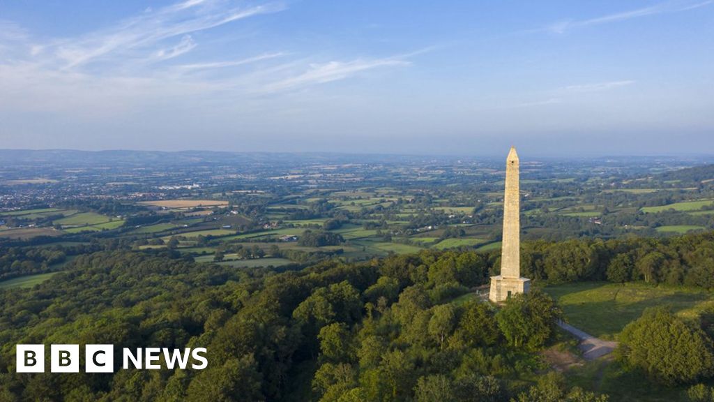 Man proposes to girlfriend at top of world's tallest three-sided obelisk